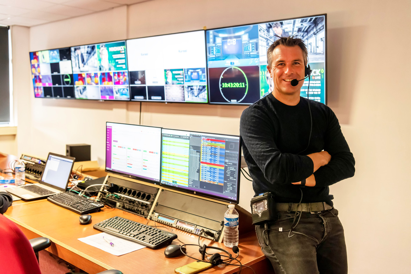 Gloednieuwe televisiestudio van miljonair Pim Bertens in Udenhout, 'We ...