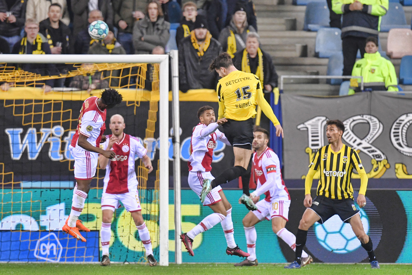 Van Ginkel baalt van dode spelmomenten Vitesse: ‘We geven de goals weg ...