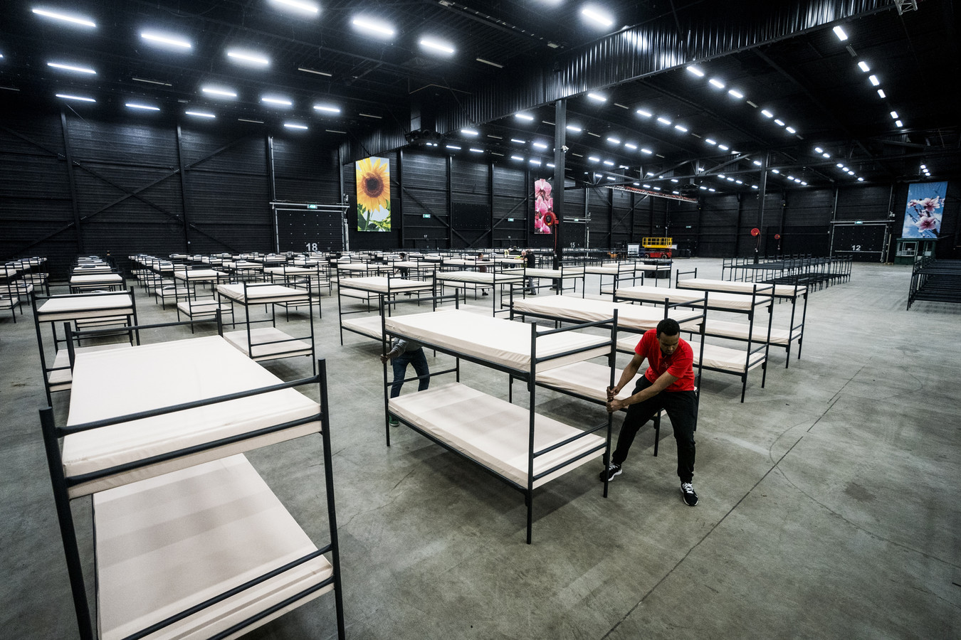 Wachtkamer voor asielzoekers in Assen blijft langer open | Foto | AD.nl Wachtkamer voor asielzoekers in Assen blijft langer open | Foto | AD.nl