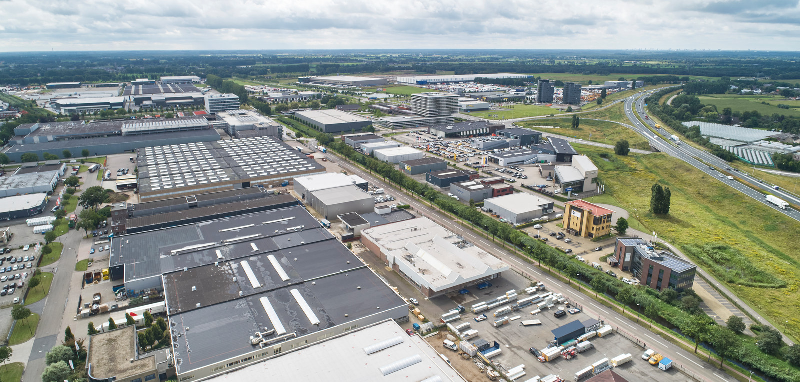 Nieuw gebouw markeert gestage groei bij Vanderlande | Foto | bd.nl