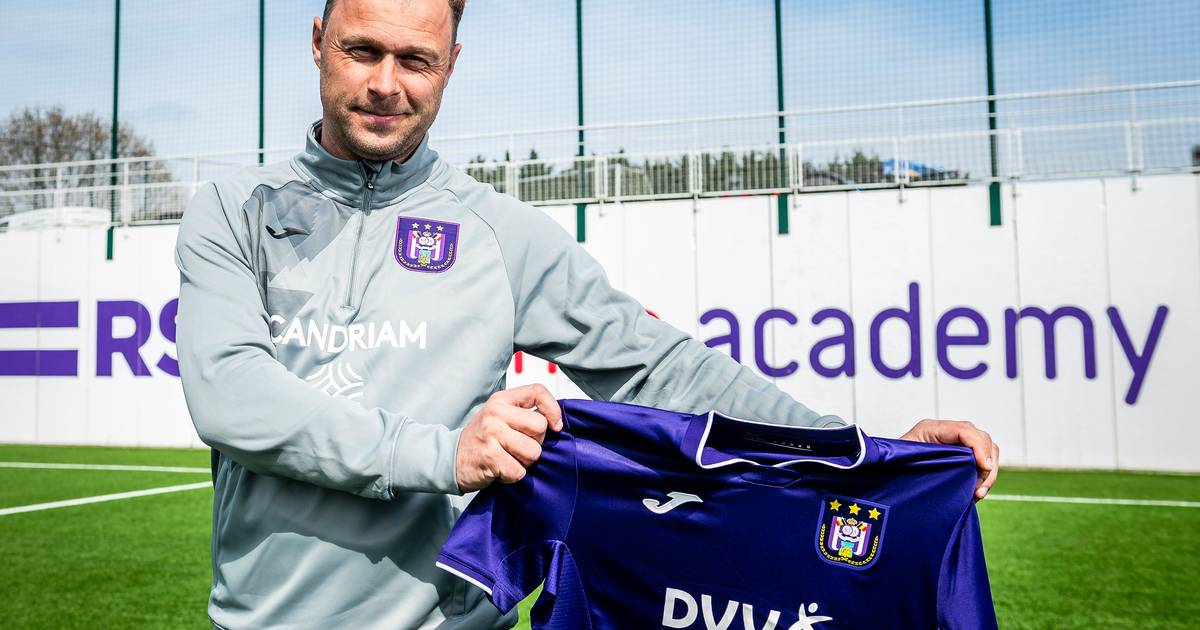 Ajax-coach Robin Veldman wordt nieuwe trainer van Anderlecht-beloften ... Ajax-coach Robin Veldman wordt nieuwe trainer van Anderlecht-beloften ...