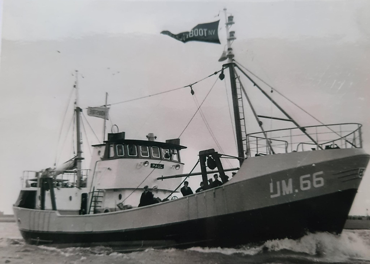 Aalt en Conny bouwden grote visboot om tot huis, maar er daadwerkelijk ...