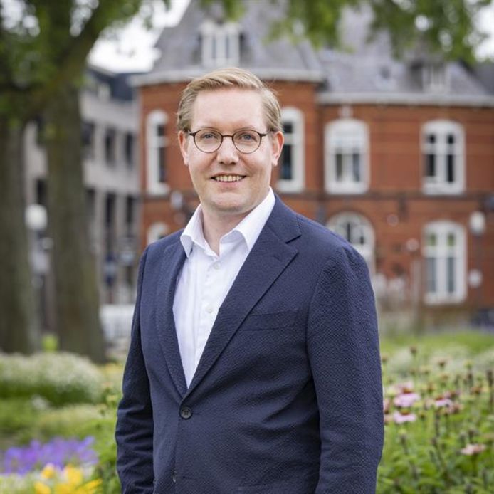 ‘Oud-wethouder Stienen die opvolger een trap na geeft: ver beneden alle ...