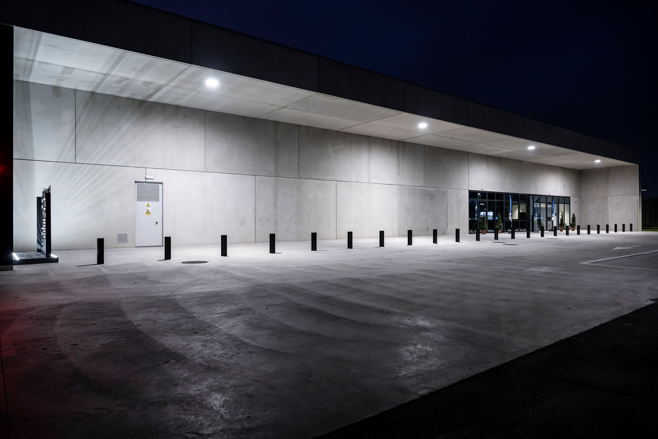 BINNENKIJKER. 680 camera’s, geen tralies aan celramen en... veel plaats ...