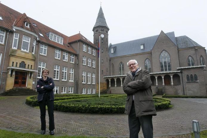 Boek vol herinneringen aan Caesarea | Apeldoorn | destentor.nl