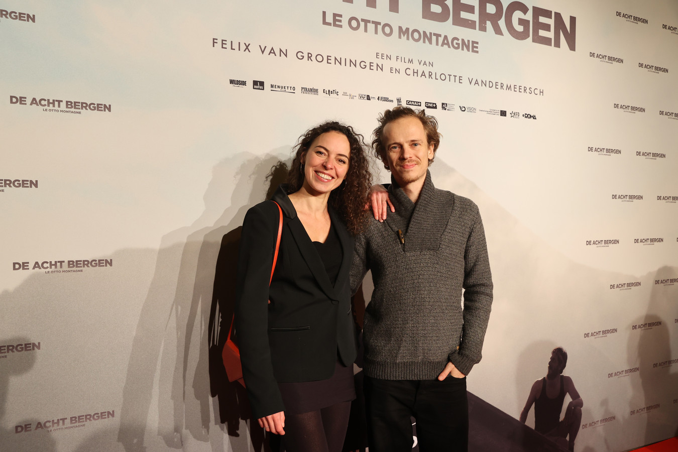 IN BEELD. Cast van ‘Zillion’ keurt ‘De Acht Bergen’ | Foto | hln.be