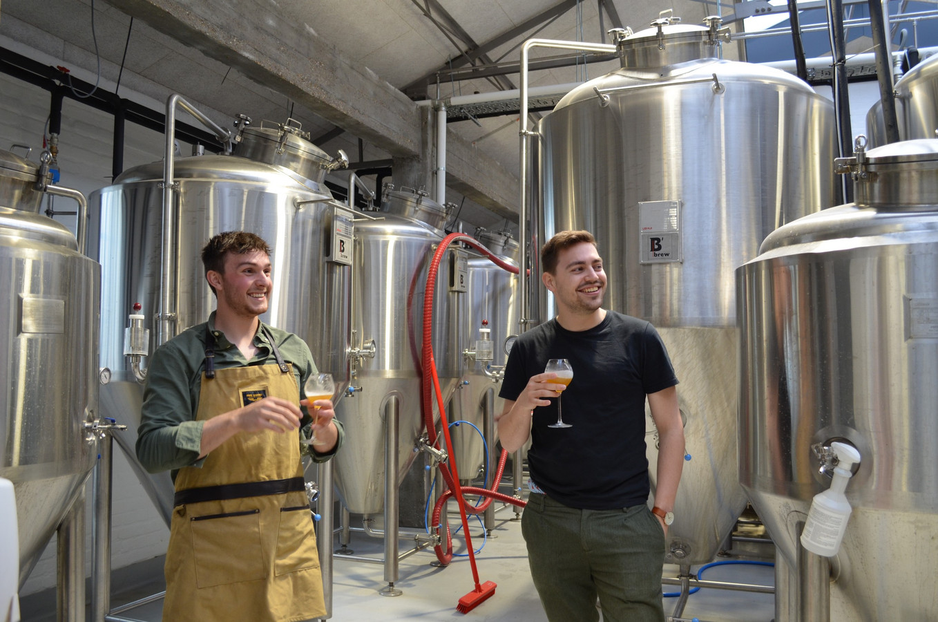Brouwersduo valt in de prijzen op World Beer Awards met ‘Goldfinger ...