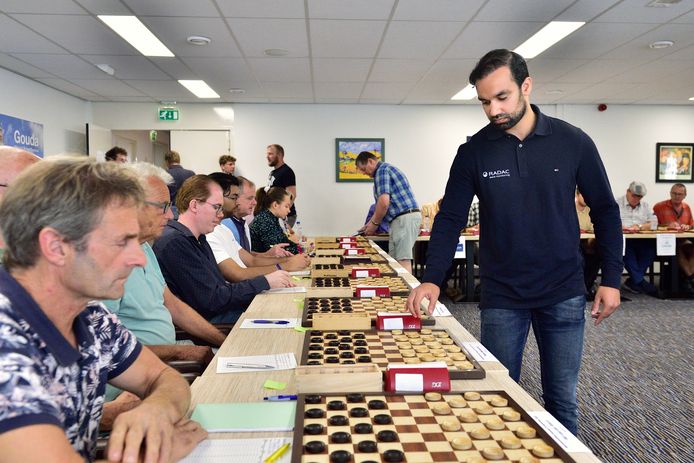 Martijn van IJzendoorn verpulvert wereldrecord dammen: ‘Na zes uur nog ...
