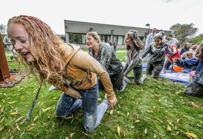 Nieuw doopcharter voor Aalsterse studentenverenigingen: “Een doordacht doopfeest” | Aalst | hln.be