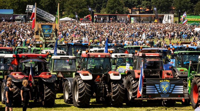 Tienduizenden mensen op boerenprotest in Nederland: “We zijn nog lang ...