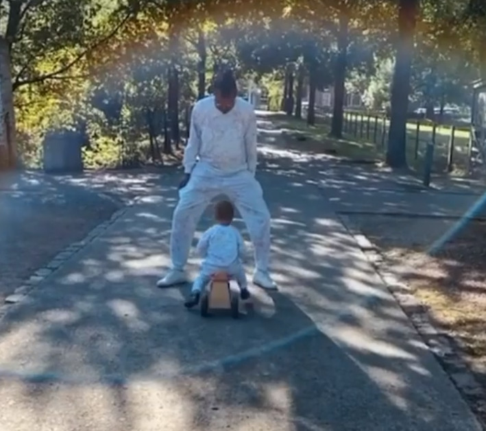 Coralie Barbier dévoile une adorable vidéo de Stromae et son fils à l ...