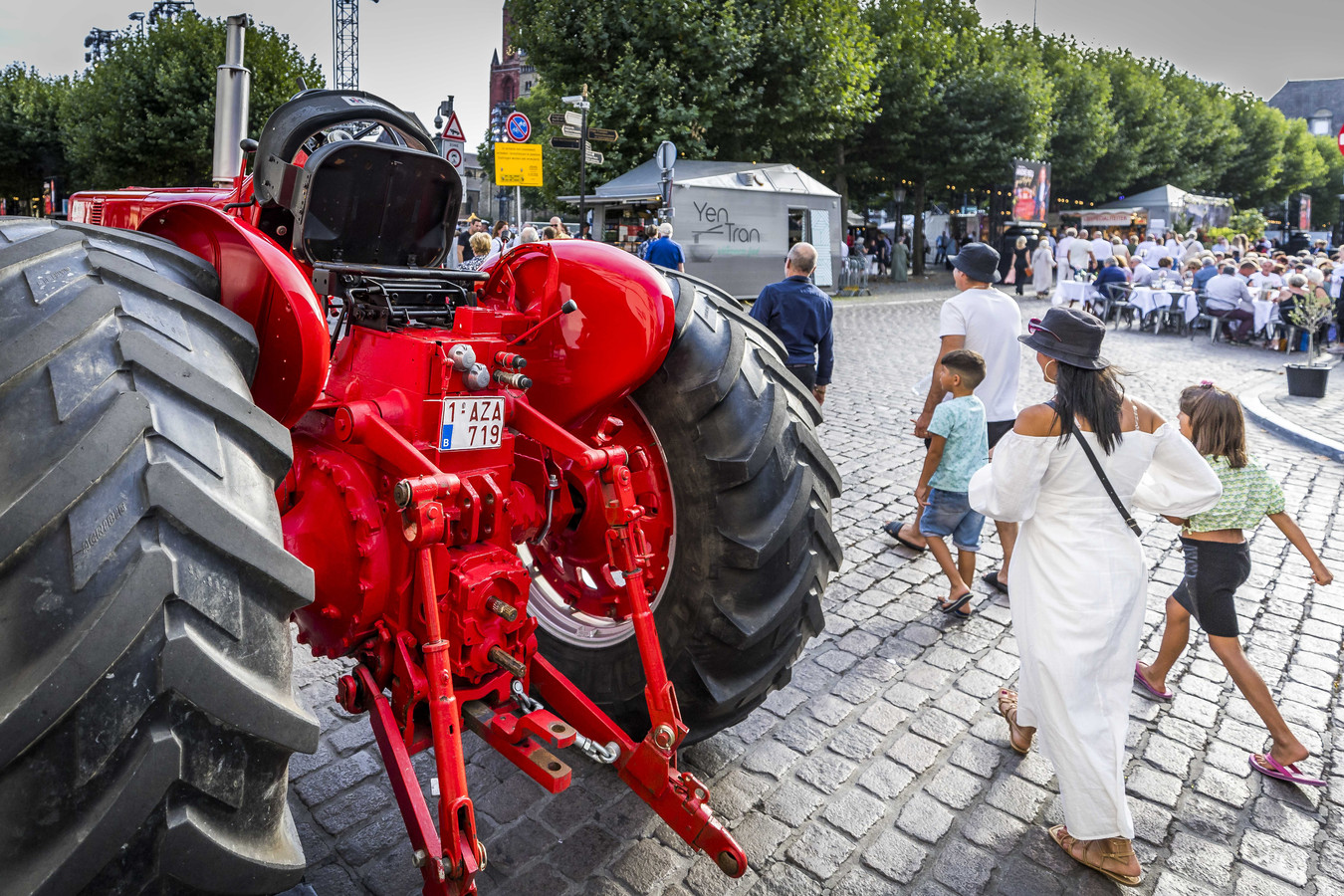 Meeste tractoren weg uit Maastricht, één blijft voor concert André Rieu ...