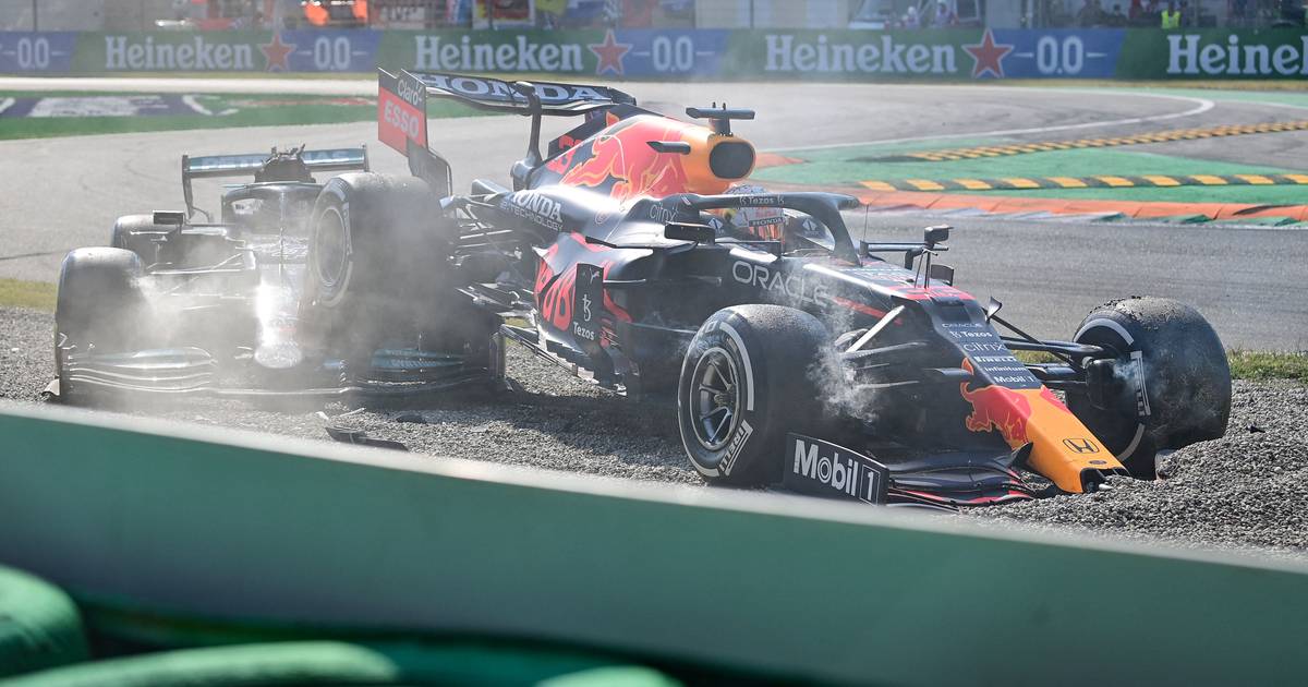 Verstappen landt bovenop Hamilton na spectaculaire crash | Formule 1 ...