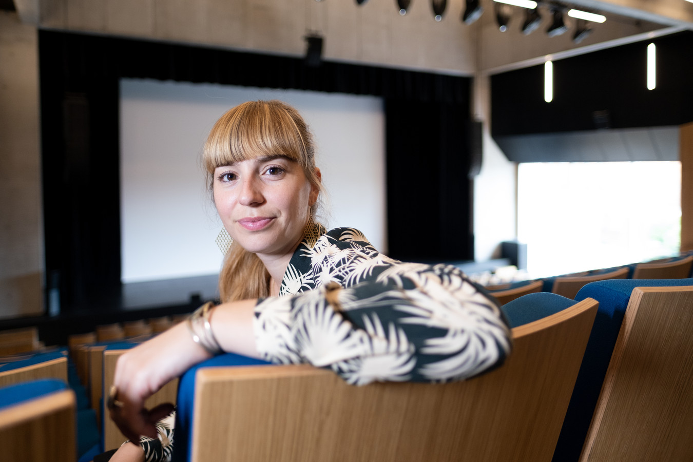 Puurse Eva (34) stelt eerste langspeelfilm ‘Cleo’ voor en valt meteen ...