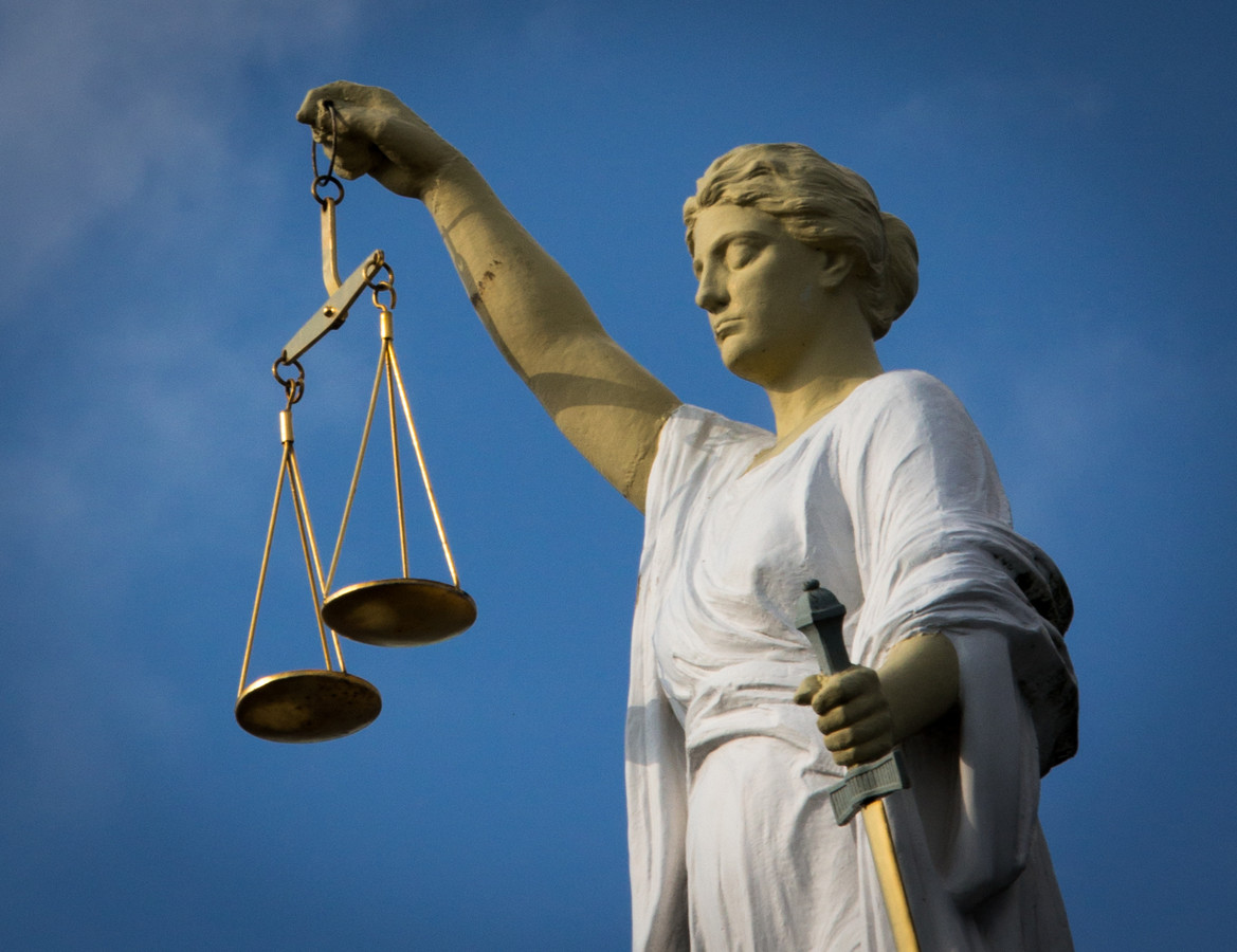 'Magiër' aan de haal met miljoen euro | Foto | hln.be