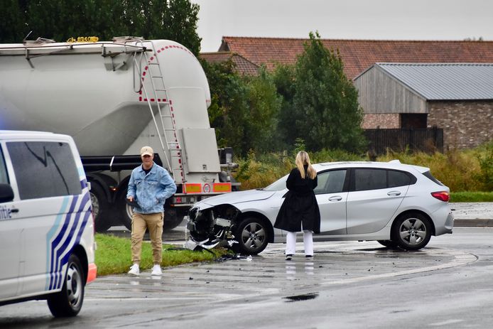 Wéér identieke botsing op N32, aan oprit A19: dit keer geen gewonden | Menen | hln.be