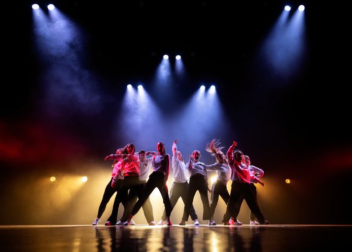 FLEX dansschool houdt zaalshow in cc De Plomblom | Ninove | hln.be