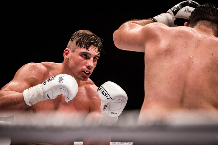 Verhoeven ondertekent 'grootste kickbokscontract ooit' | Andere sporten ...