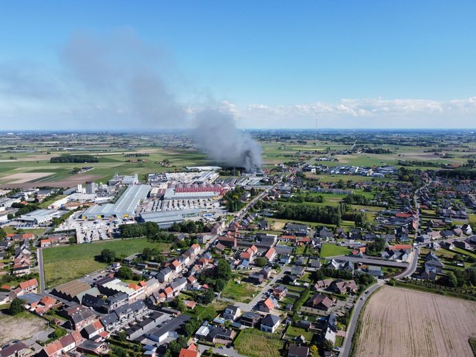 Zware brand treft productieafdeling pannenkoekenfabriek Lipcas: giftige ...