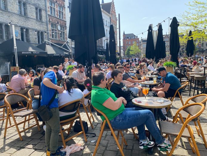 KIJK. Gent geniet met volle teugen van die ene zonnige zomerdag: van ...