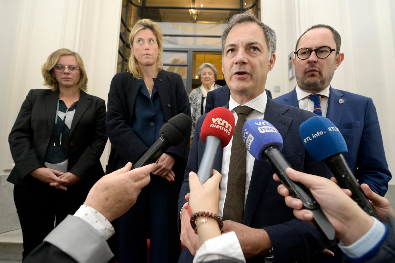 Gestrande Belgen getuigen vanuit Israël: “Mijn kinderen zijn bang” | Foto | hln.be