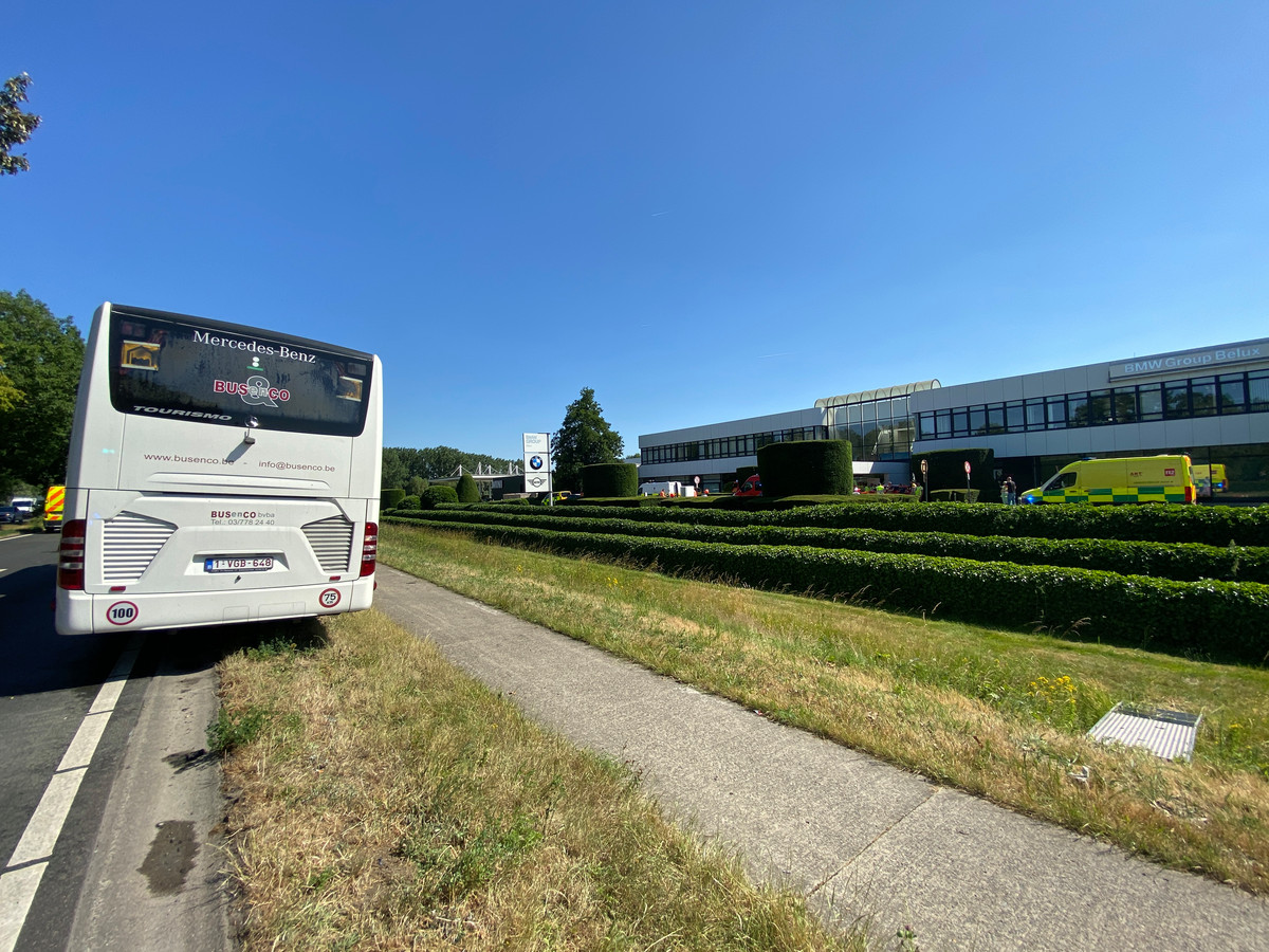 “Ze kregen ijsjes en knuffels”: BMW-hoofdzetel ving schoolkinderen op ...