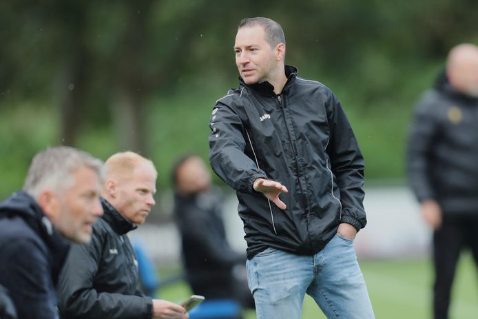 Oeken heeft met Italiaan Paolo Devanna een baken van rust langs de lijn ...