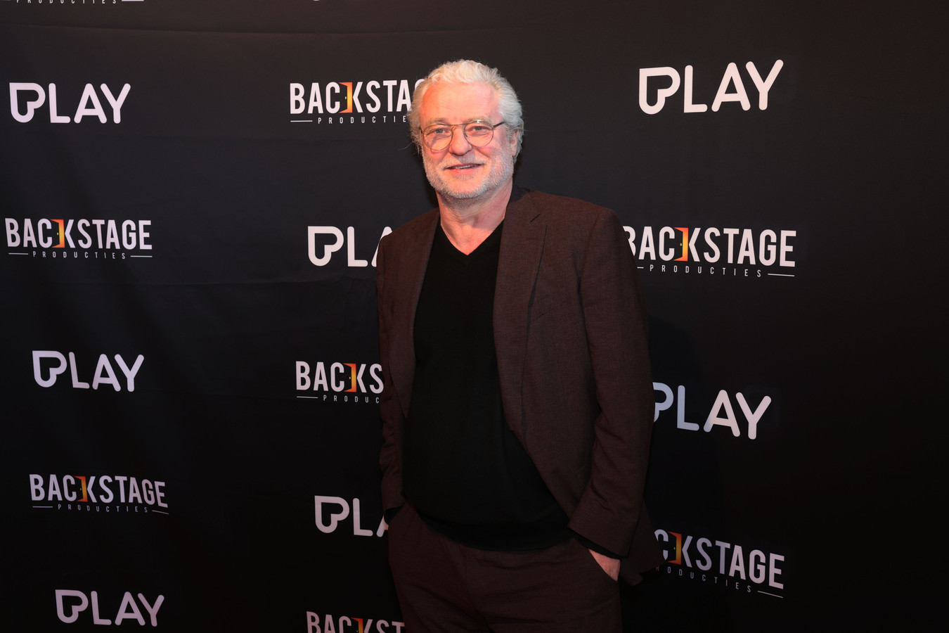 IN BEELD. James Cooke verschijnt na druk weekend op première ‘Assisen ...