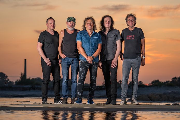 De Kast scoorde de eerste Friestalige hit van Nederland | Friesland | AD.nl