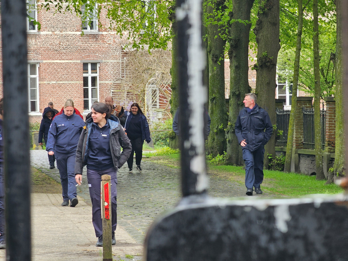 Minister Van Tigchelt bezoekt gevangenis Hoogstraten: “Veel respect ...
