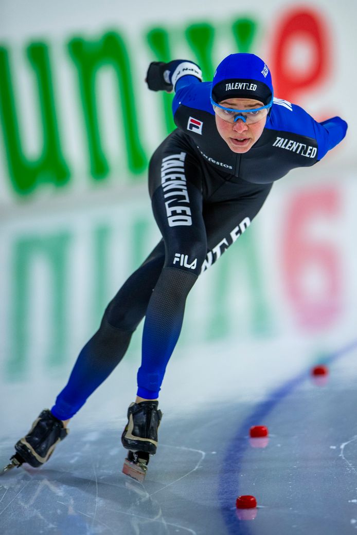 Visser wint met weergaloze tijd vijf kilometer | Schaatsen | AD.nl