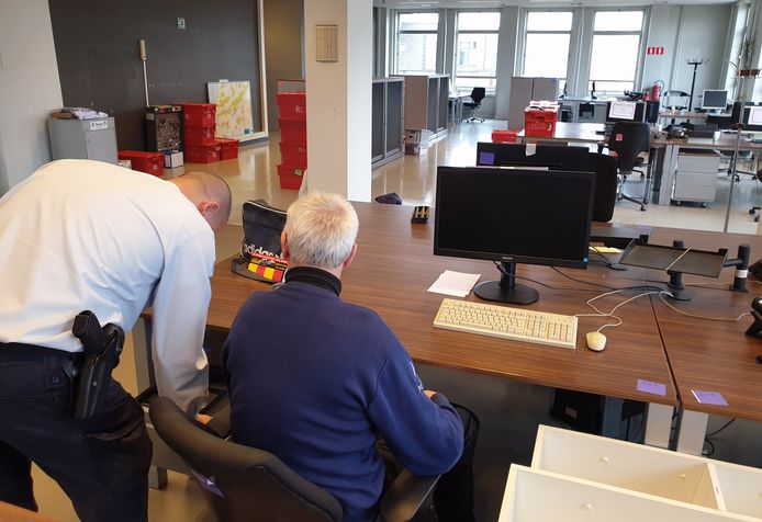 Politie Neteland maakt kantoren in Molenvest leeg voor tijdelijke ...