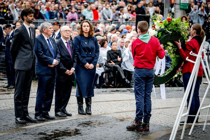 Telefoon Enschedeër Bert Woudstra (92) ‘ontploft’ na kranslegging: meer ...