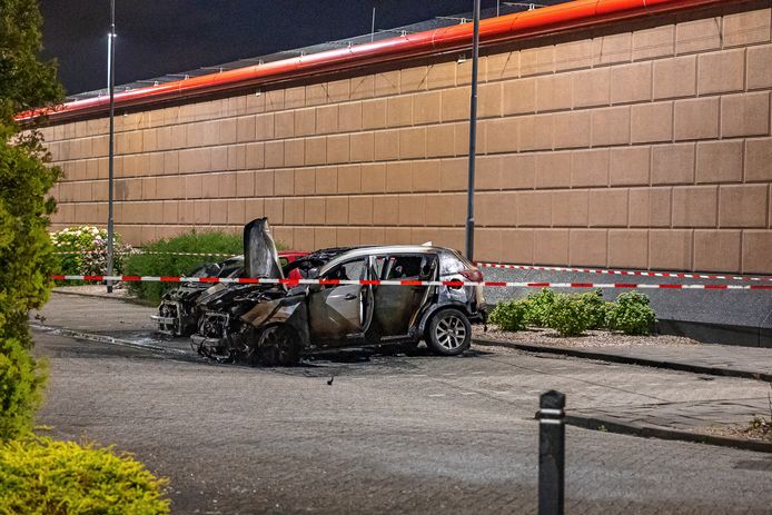 Opnieuw auto's van personeel in brand gestoken bij gevangenis De Schie ...