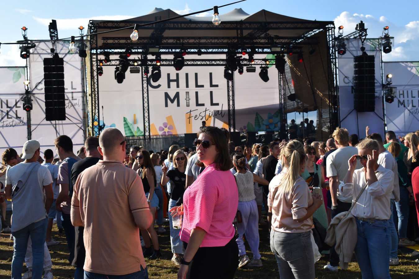 Hoogstraten danst zorgen van zich af op Chill Mill Festival: "Iedereen ...