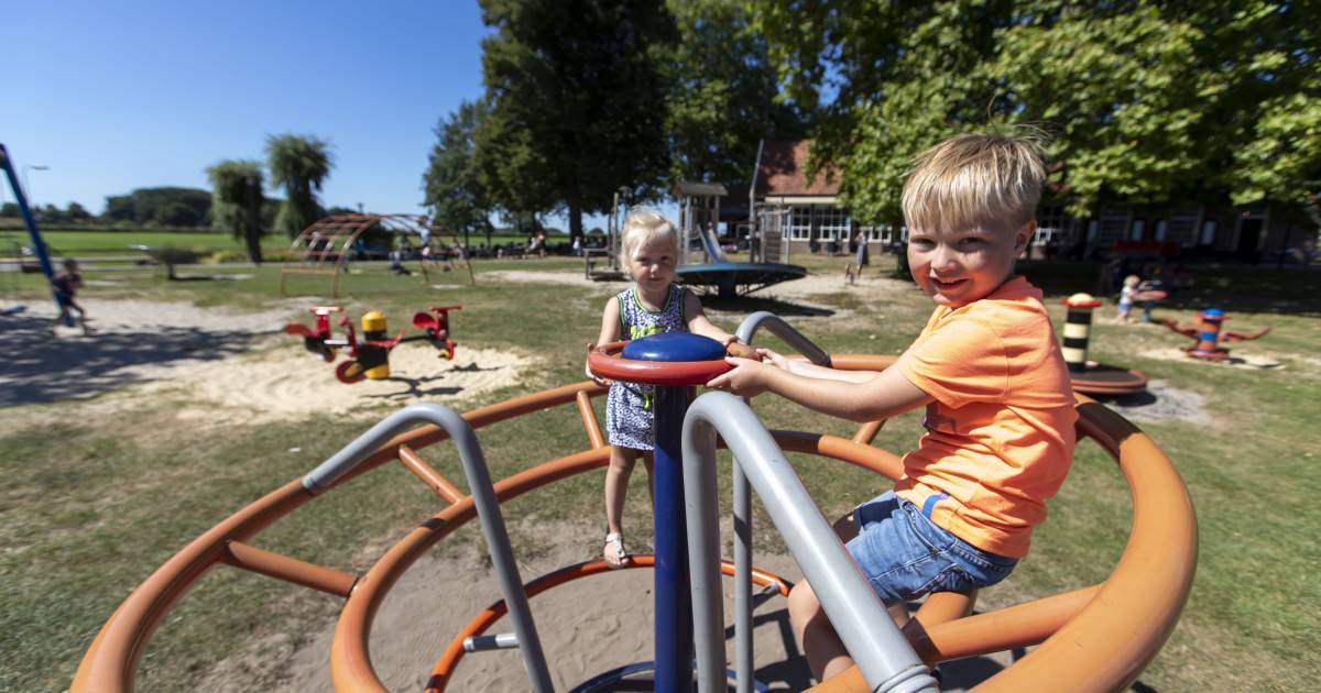 Hoogspel bij Delden: een uitspanning met rennende kinderen tussen de ...