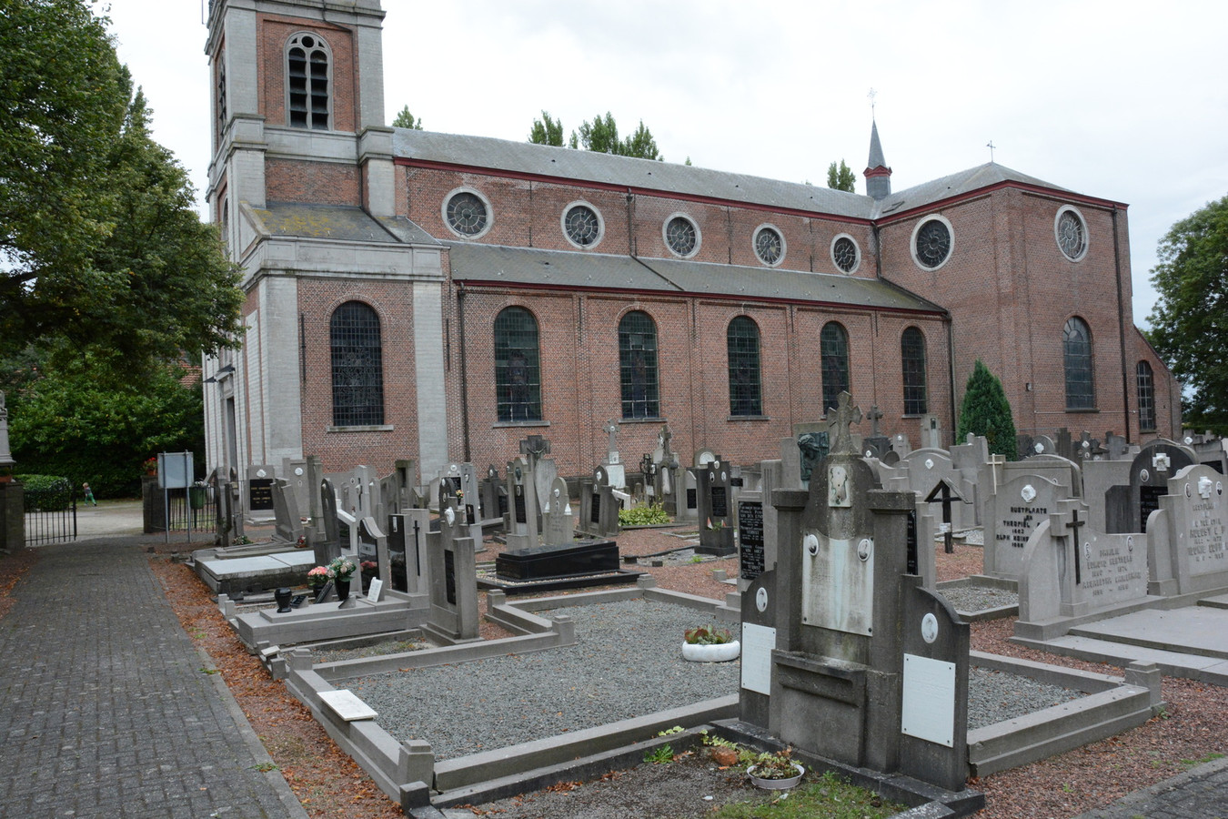 Historisch kerkhof Doel krijgt ‘nieuw leven’ ingeblazen: “Graven ...