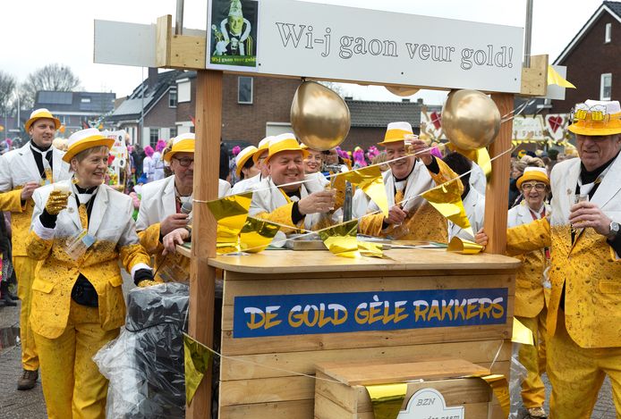 Leutekum en Azewijn genieten volop van carnavalsoptochten | Carnaval 2023 | gelderlander.nl