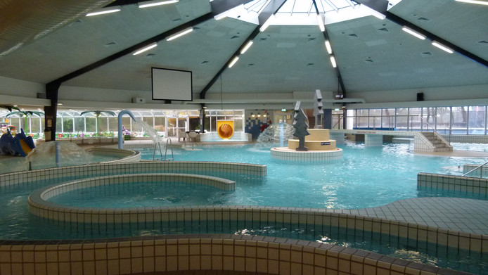 Opnieuw gesprek over weren pubers tijdens gezinszwemmen in Den Hommel ...