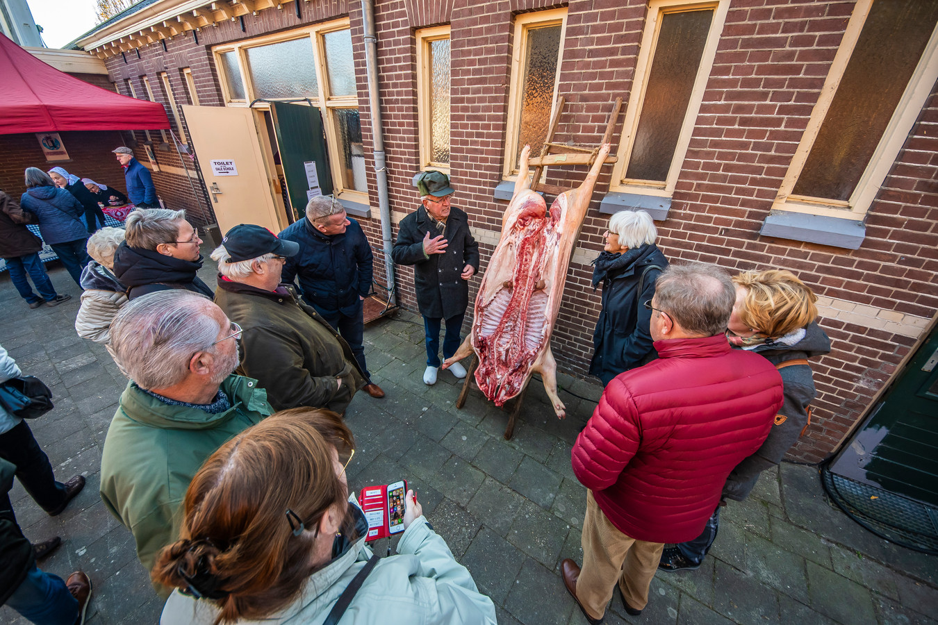 Slachtvisite in Noordijk: ‘De buurt keurde het vlees van het geslachte ...