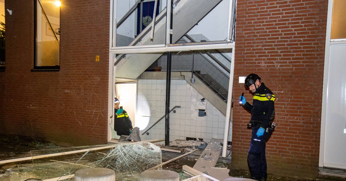 Portiekwoningen ontruimd vanwege ravage na explosie: ‘Binnen ligt een ...