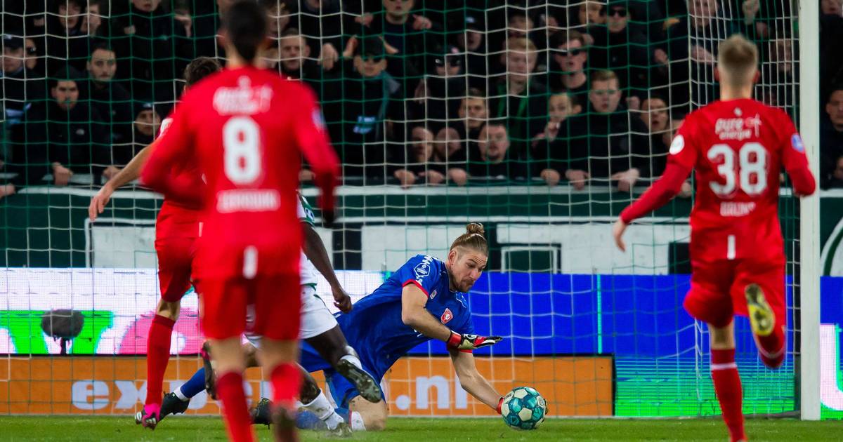 ‘Het is lang geleden dat FC Twente zo met de rug tegen de muur stond ...