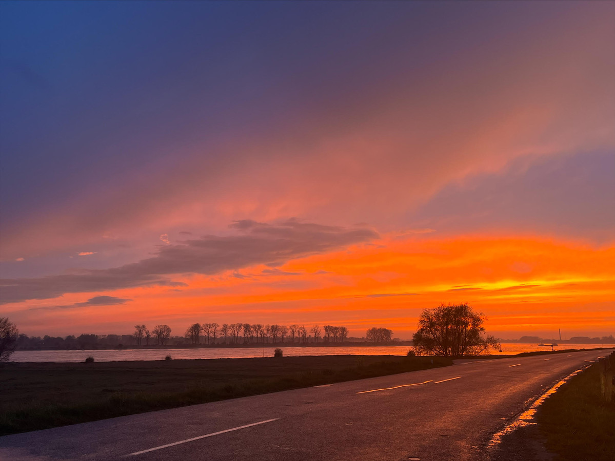 Saharastof zorgde voor een prachtige lucht; de mooiste plaatjes zie je ...