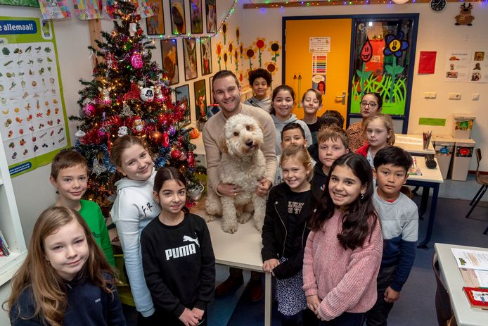 Schoolhond Duko zorgt voor meer zelfvertrouwen en een betere concentratie: ‘Hij oordeelt niet ...