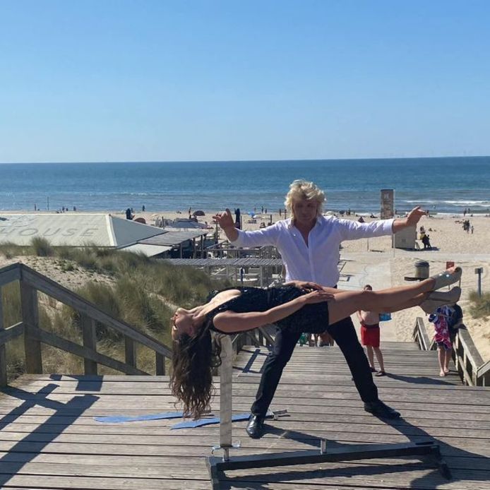 In de voetsporen van Pamela Anderson: Joyce uit Heeze te zien in show ...