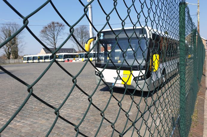 Politie Brasschaat en De Lijn controleren acht bussen: één persoon ...