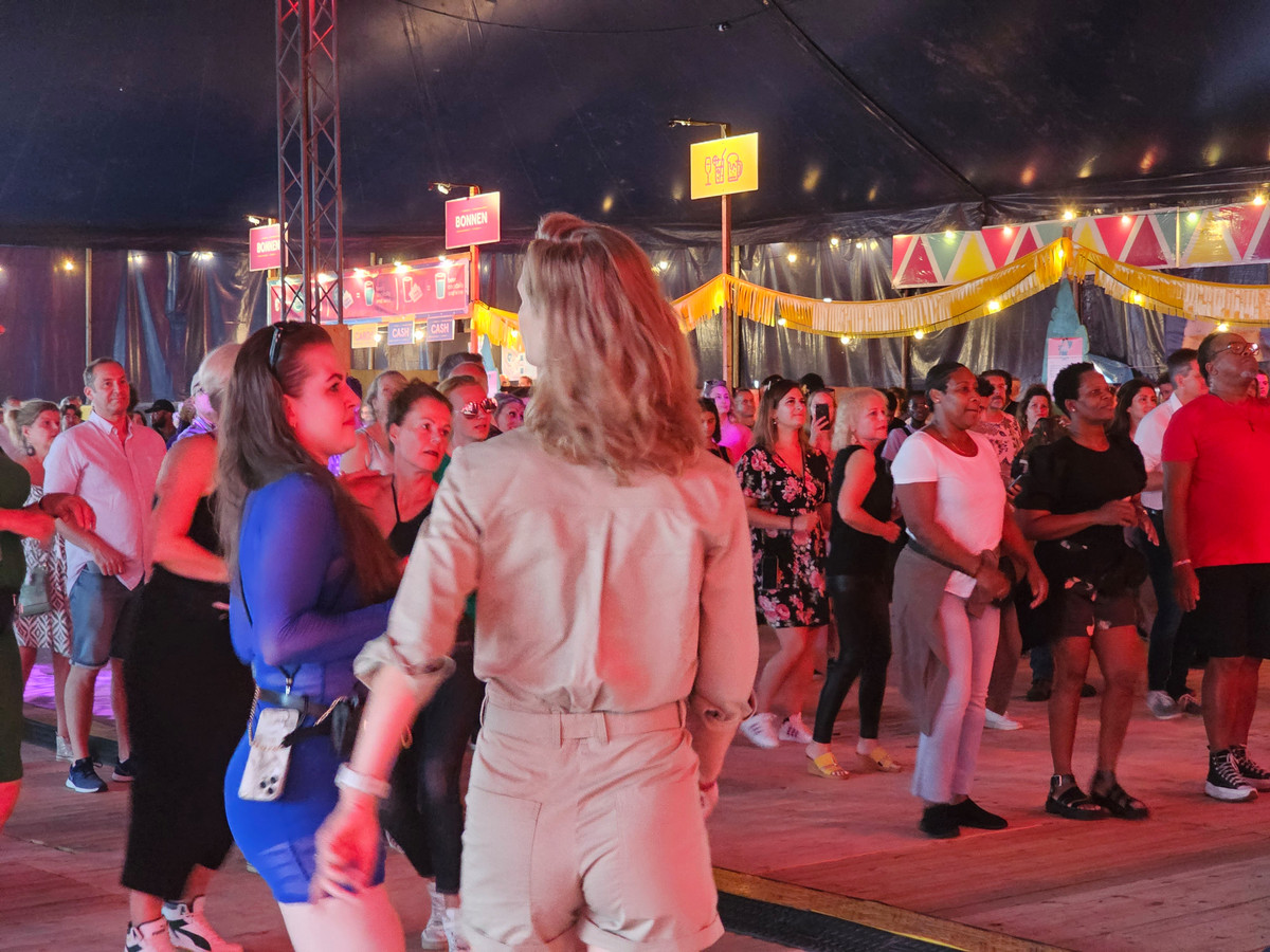 IN BEELD. 40ste Antilliaanse Feesten gestart onder stralende zomerzon ...