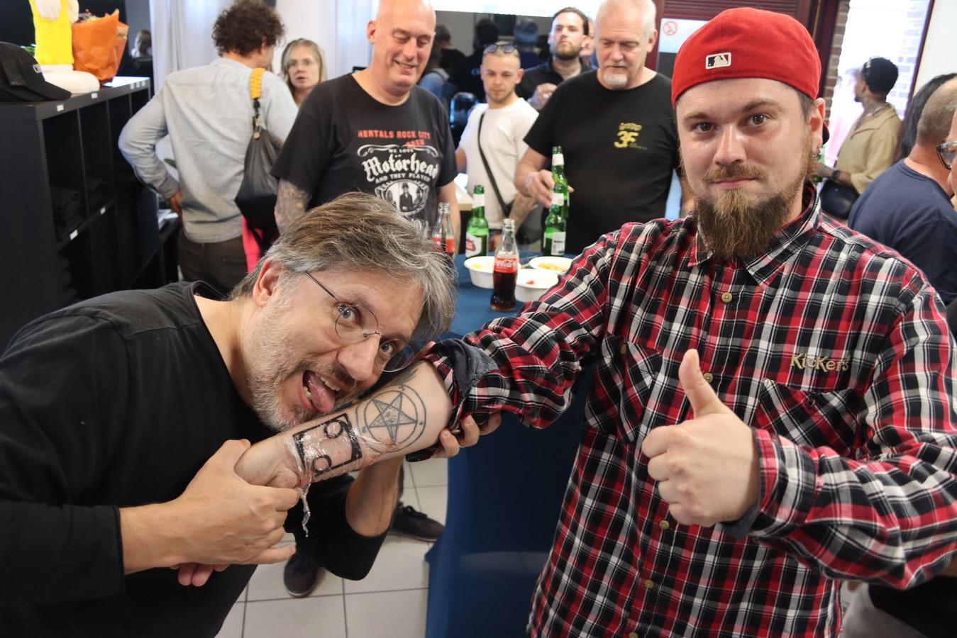 Frank Verstraeten (54) laat logo van Zillion op pols tatoeëren ...