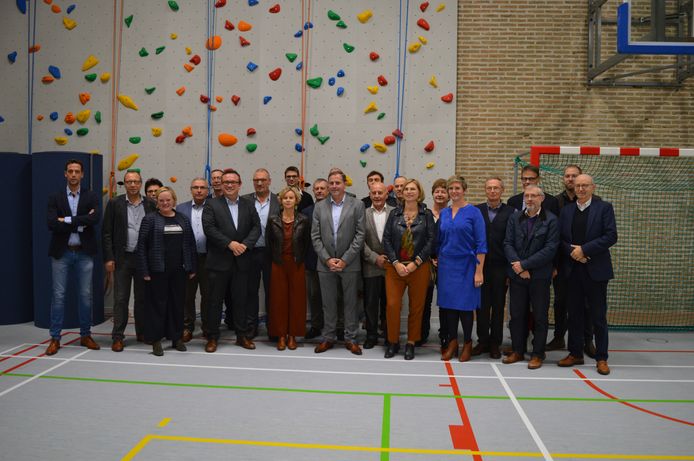 Vernieuwde sportzaal voor VTI en De Ast Poperinge | Poperinge | hln.be