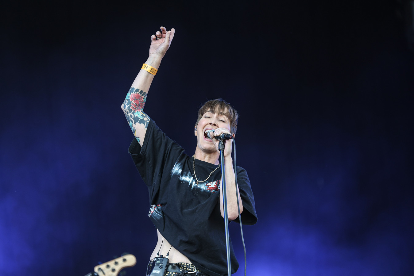 Anouk zoent man Dominique op coverfoto van nieuw album | Foto | AD.nl